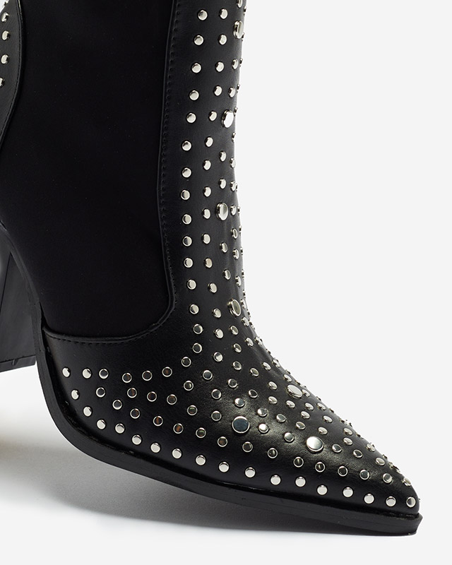 Cizme de cowboy negre pe un stâlp mai înalt cu jeturi Ricci ...